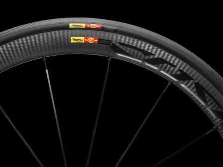 Mavic Cosmic Carbone 40 C en approche - Matos vélo, actualités vélo de ...