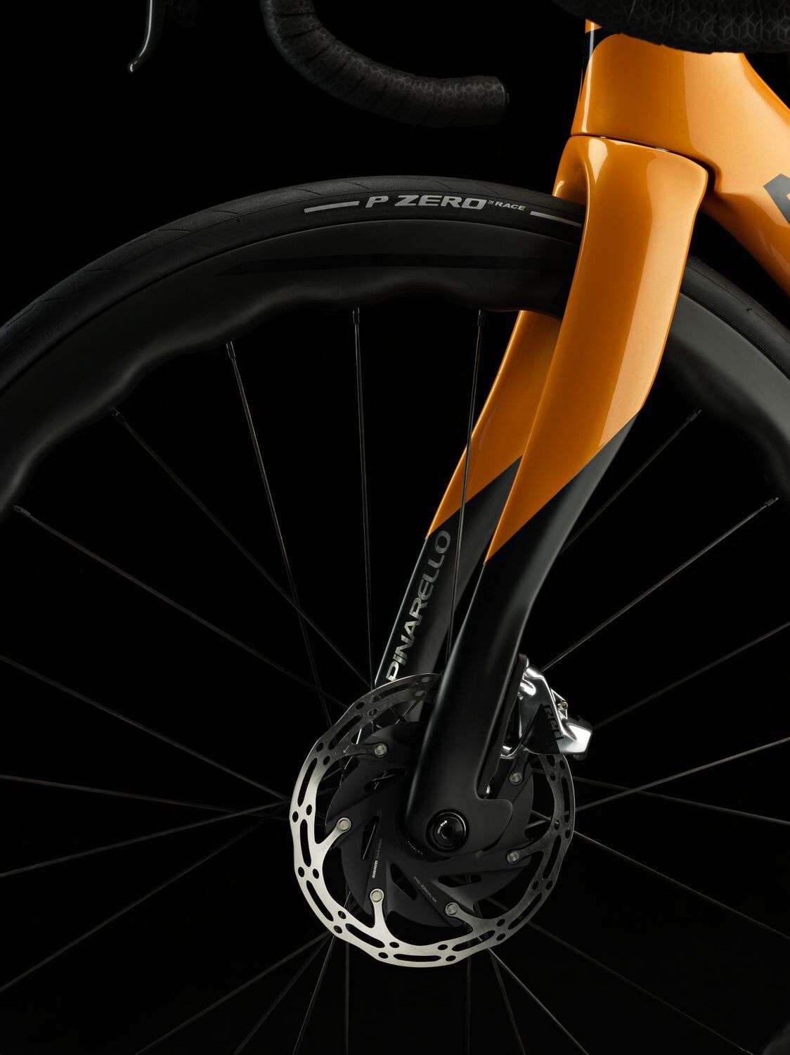 Le Pinarello Dogma F rhabillé pour l'hiver avec les coloris 2023 ...