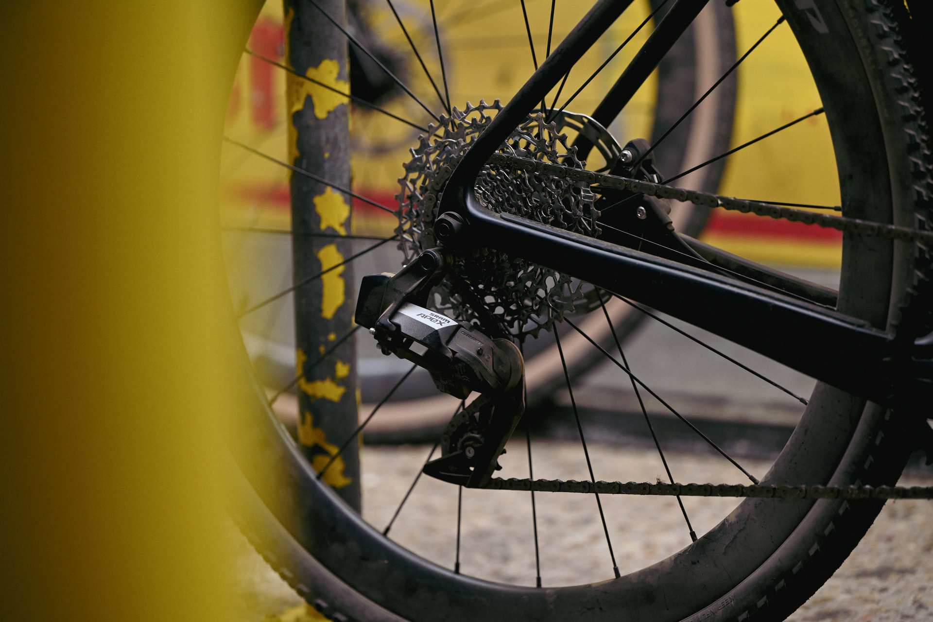 SRAM présente ses nouveaux groupes APEX, en version AXS et mécanique ...