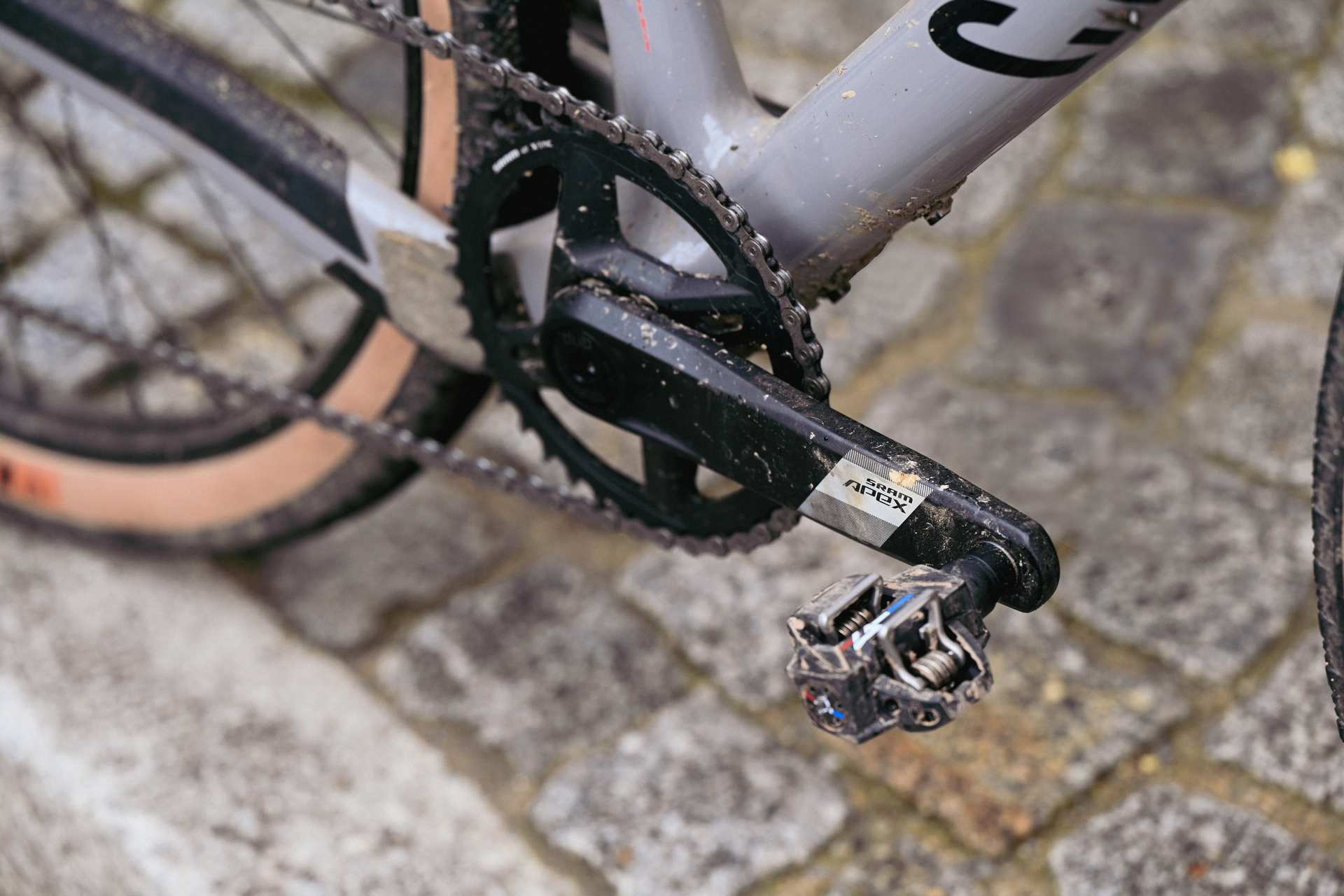 SRAM présente ses nouveaux groupes APEX, en version AXS et mécanique ...