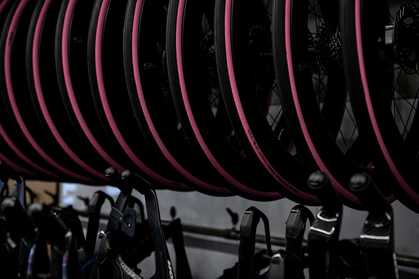 Une édition Pink du Vittoria Corsa Pro pour le Giro - Matos vélo, actualités vélo de route ...